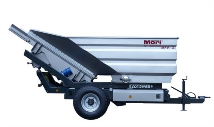 Grape harvesting trailer with vibrating discharge MFV - Destiller